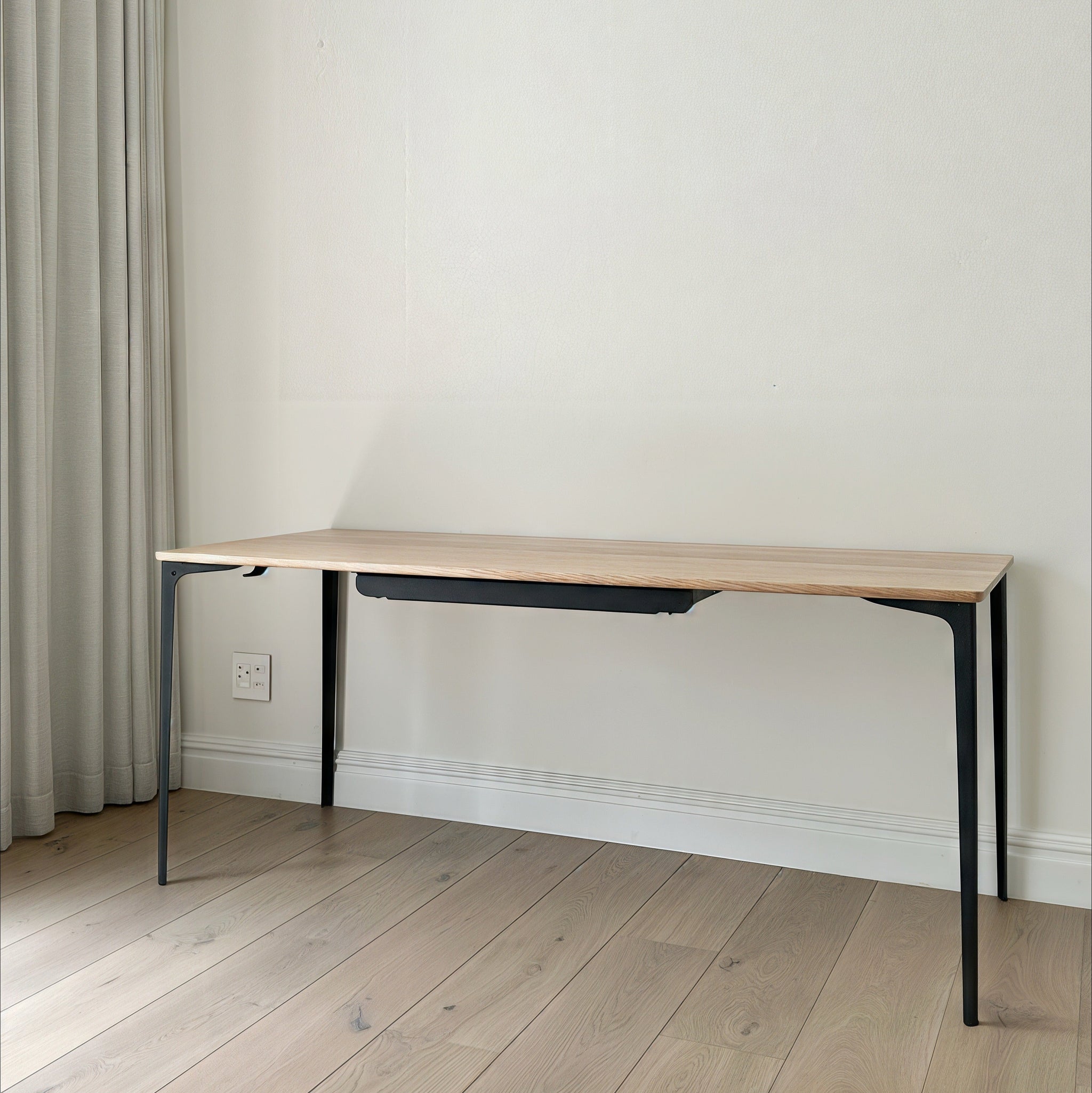 1.4 DESK | LUX | SOLID | 1400 X 700 - (minima~luxurius) – Desk